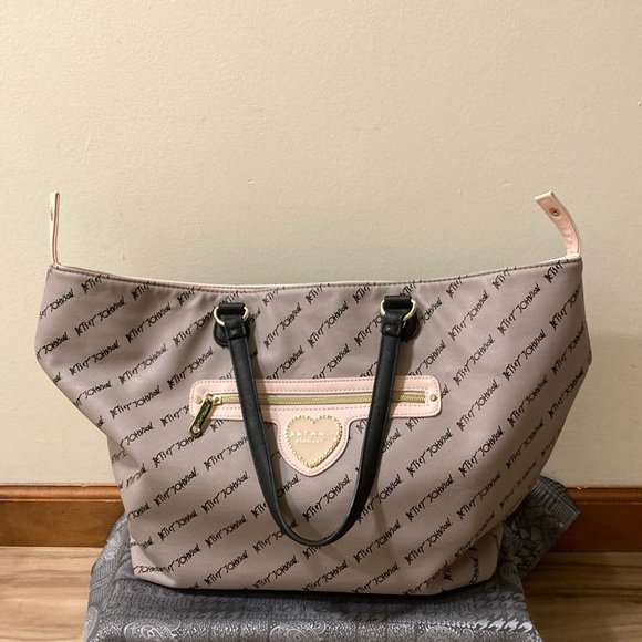 Betsey Johnson | Bags | Betsy Johnson Big Pink Bag | Poshmark